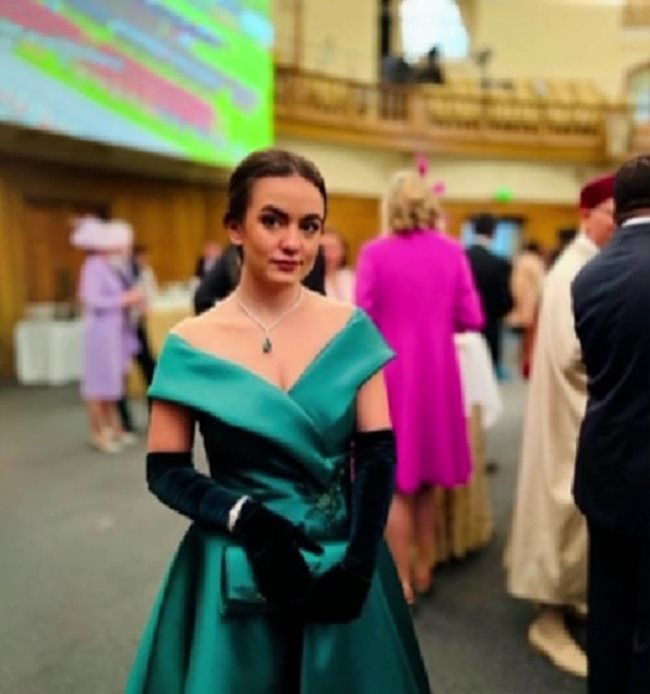 На коронацията на крал Чарлз Iii дама на Гълъб Донев E била дъщеря му Габриела Хай Клуб